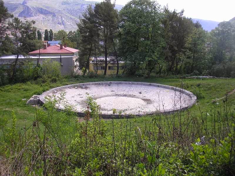 spagosmail: Partizanski spomenik u Mostaru prepušten vandalizmu i ...