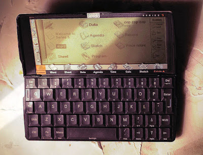 Retromobe - retro mobile phones and other gadgets: Psion Series 5 (1997)