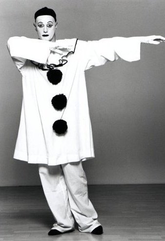 ESPACIO DE ARTE Y CULTURA PERMANENTE: PIERROT