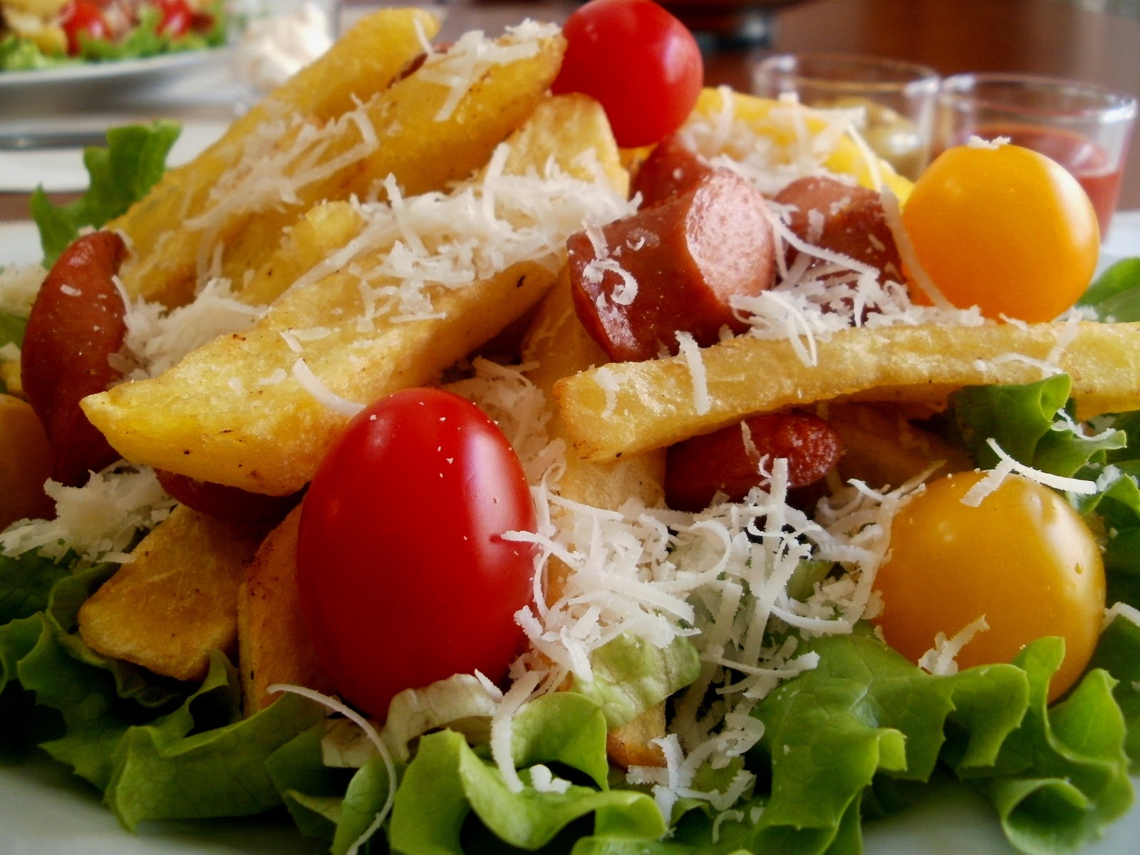 Los Antojos de Clara: Salchipapa