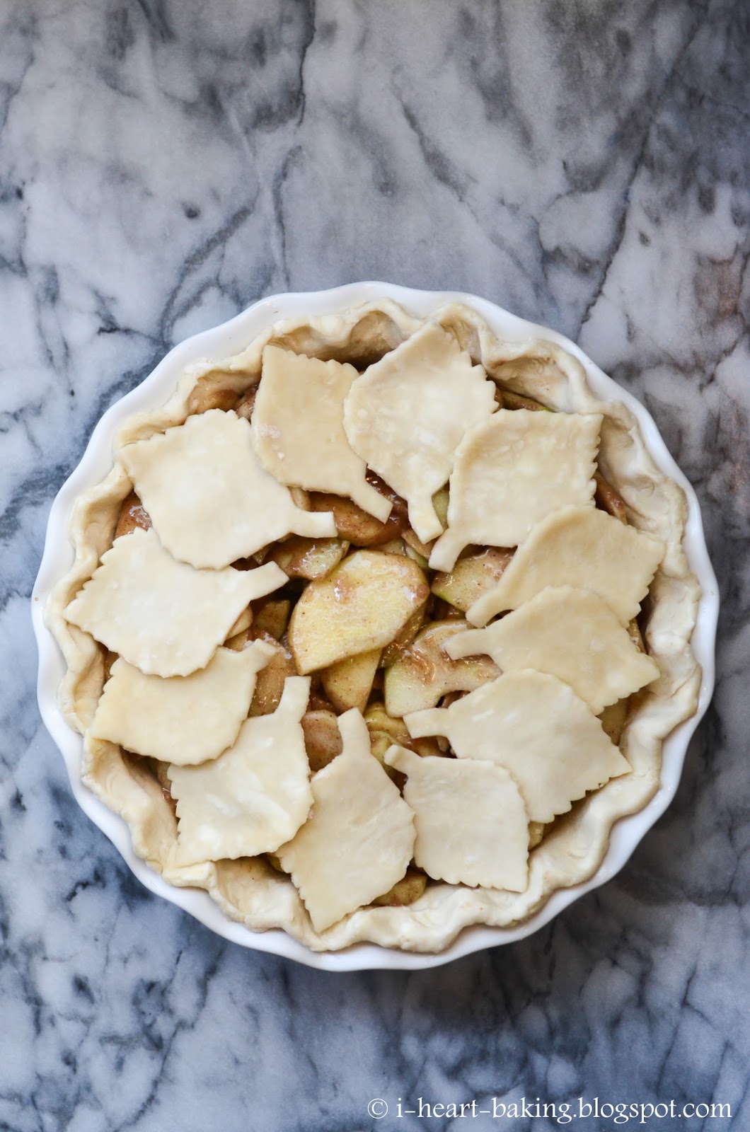 i heart baking!: fall leaf cutout apple pie