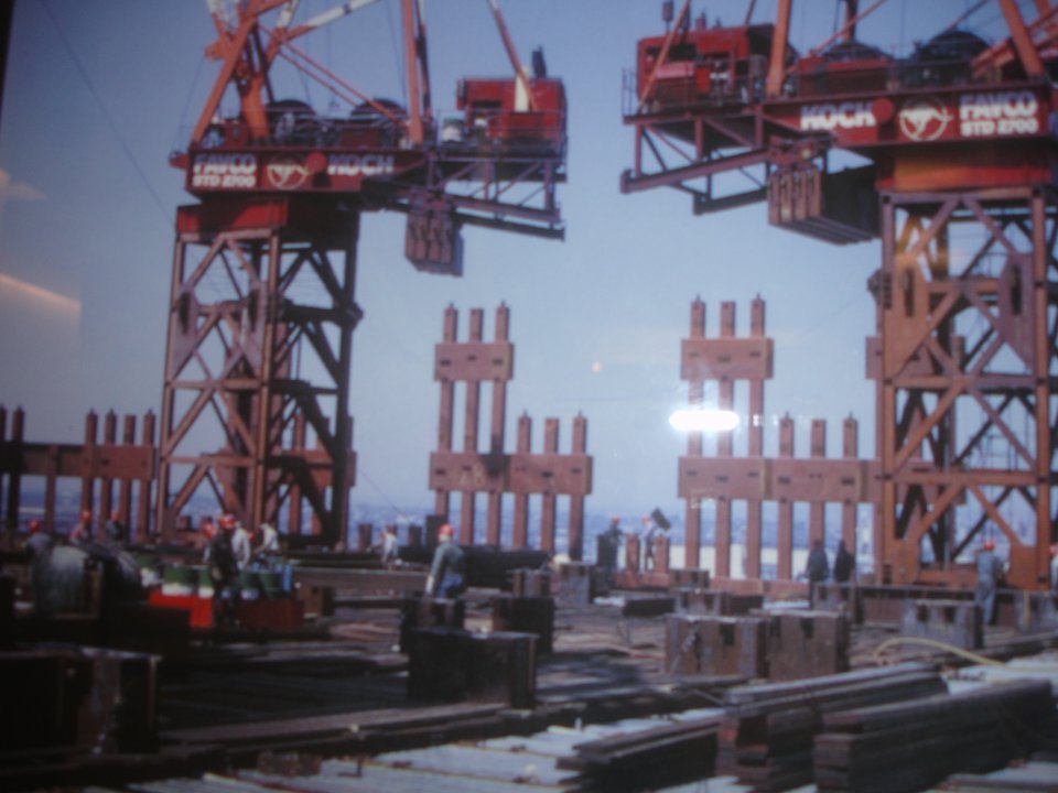 GEEZERPOWER: North face of WTC 2 showing that columns were intact ...