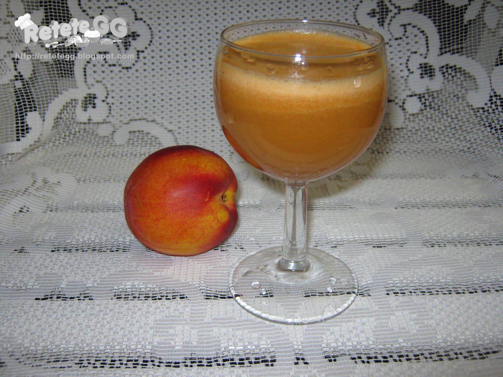 Retete gustoase si garnisite: Suc de mar, morcov si nectarina