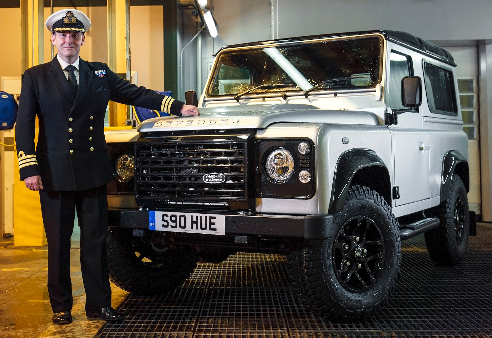 Land Rover apresenta o Defender de número 2 milhões