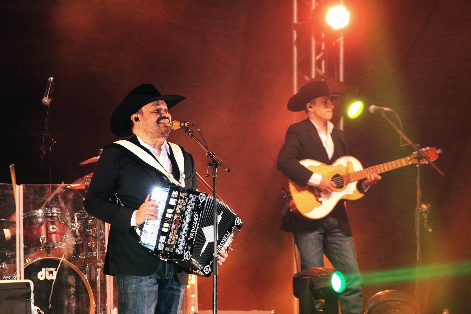 www.espacioNoticias.com: Espectacular concierto de Intocable en cierre ...