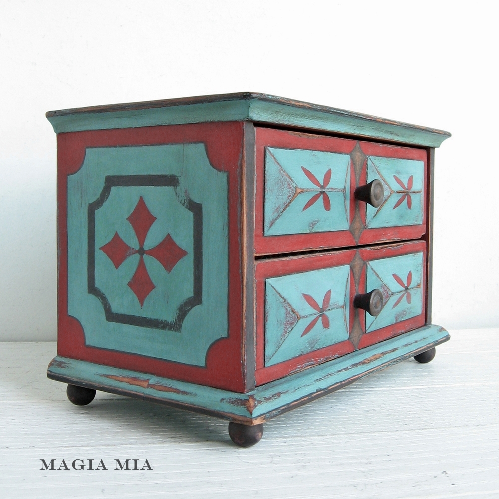 Magia Mia: Aqua & Red, Baby!........Chalk Paint Makeover