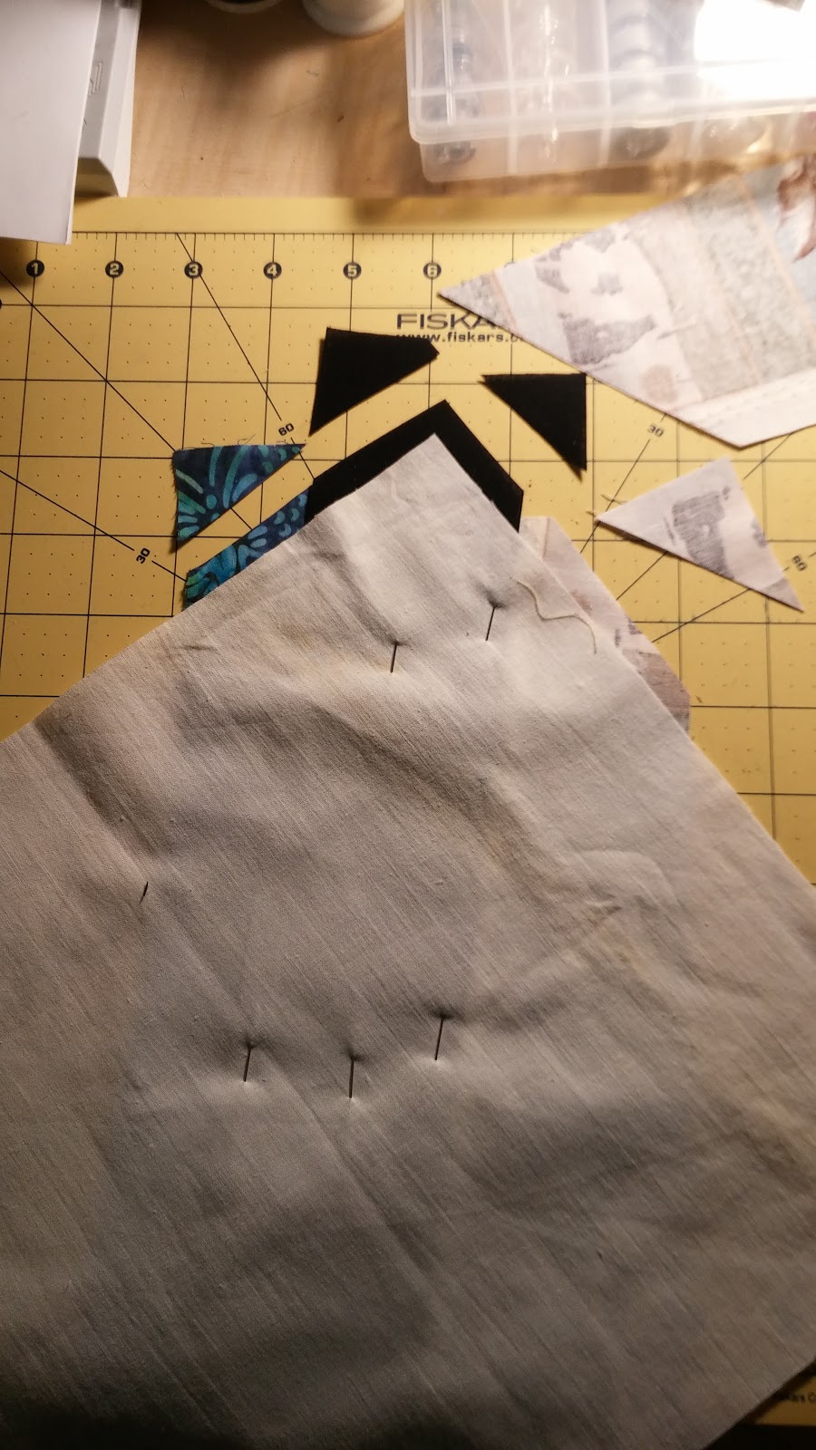 Quilty Constance: Making Selvage Edge Blocks