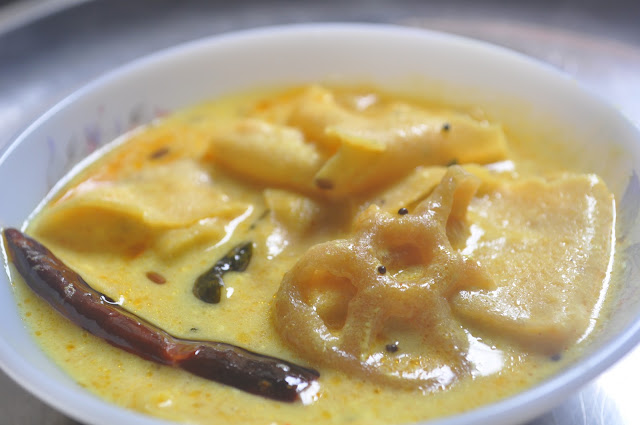 N e i v e d y a m: Dahi Papad ki Sabzi