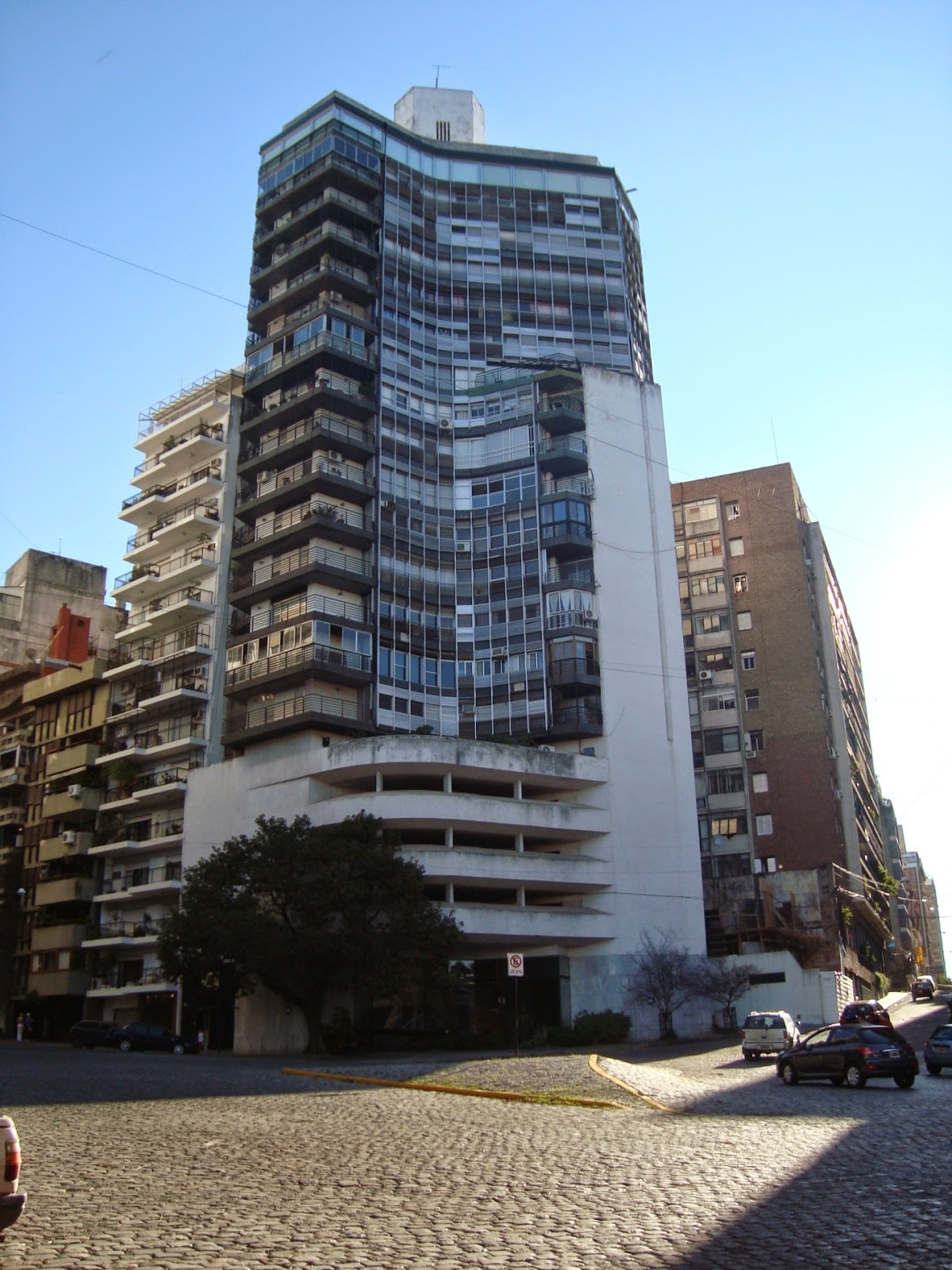 MaTIas YriGoY ARquitecturA: Análisis Edificio Farallón (Rosario)