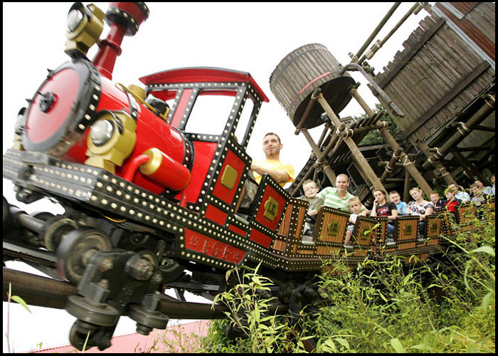 Runaway Mine Train Logo