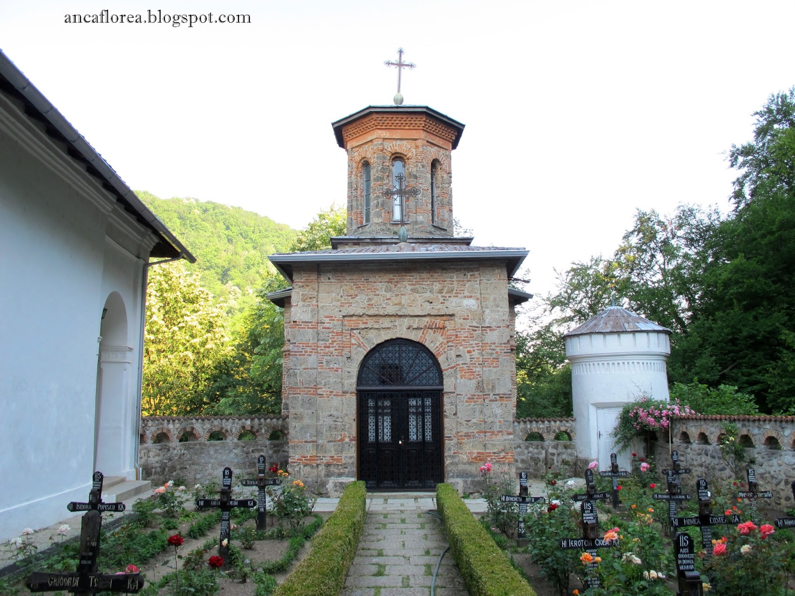 destinatiidevacanta.blogspot.com: Mănăstirea Tismana