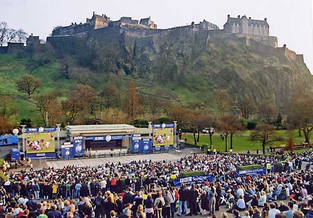 Traveler Guide: Edinburgh,City of Festivals
