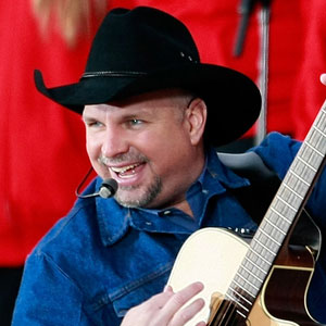 Garth Brooks Inducted into Country Music Hall of Fame - Sheet Music Now ...