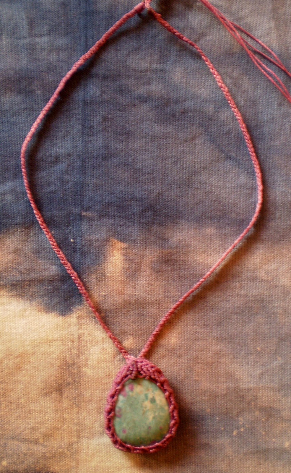 Artesania en cuero: Collares macramé