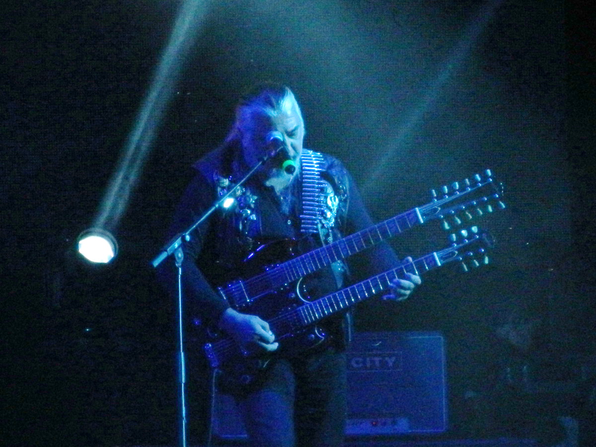 LA MULTI ANI, ROMANIA!: Formatia Phoenix in concert la Zilele Bucurestiului