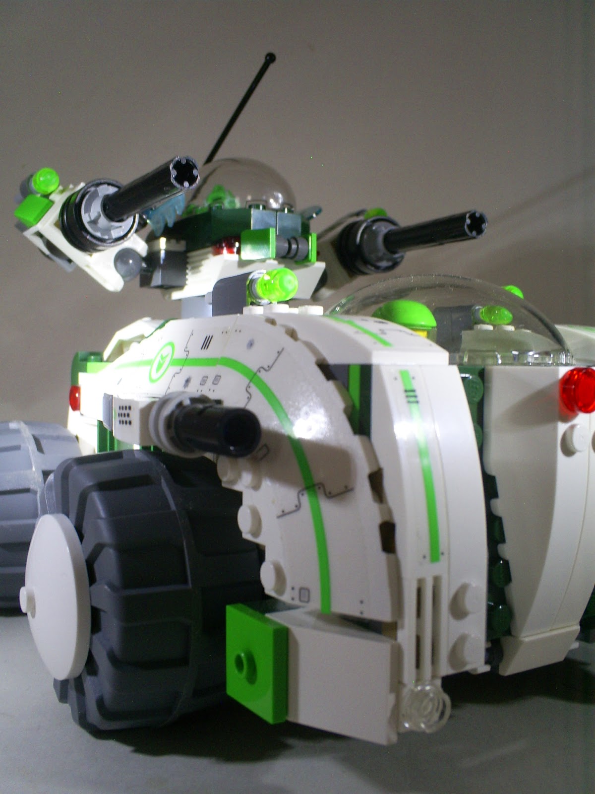 That Figures: REVIEW: Lego Galaxy Squad Vermin Vaporizer