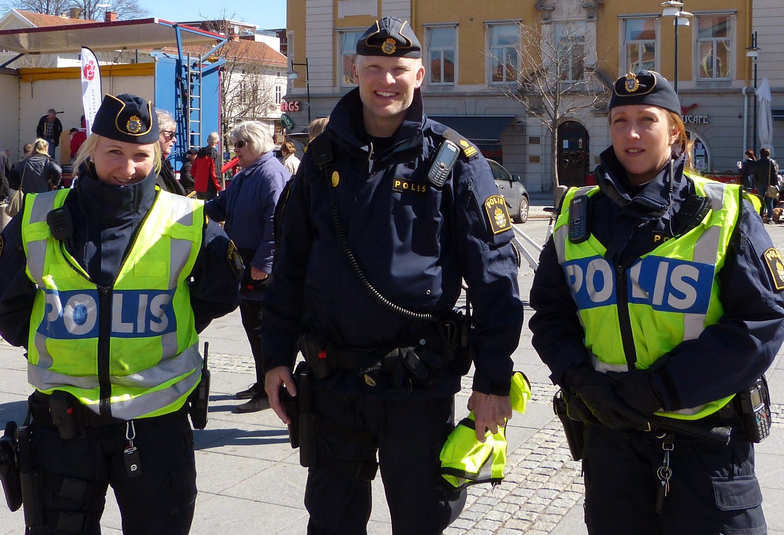 Ditten Och Datten Och En Blick I Backspegeln Gud Och Poliserna ditten-och-datten-och-en-blick-i-backspegeln-gud-och-poliserna