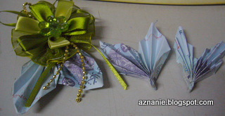 Tentang Aku: Melipat Duit Kertas Untuk Hiasan Bunga Dada