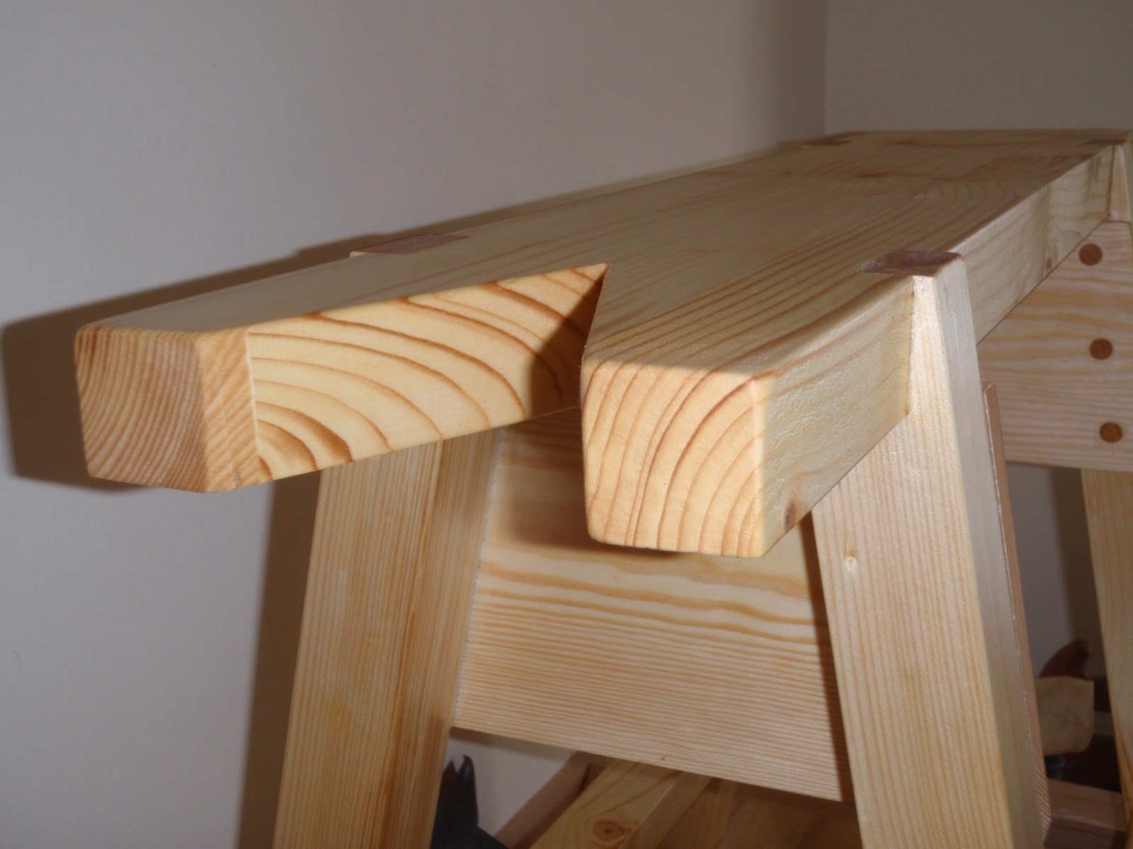 Woodworking By Hand: Traditional Saw Bench