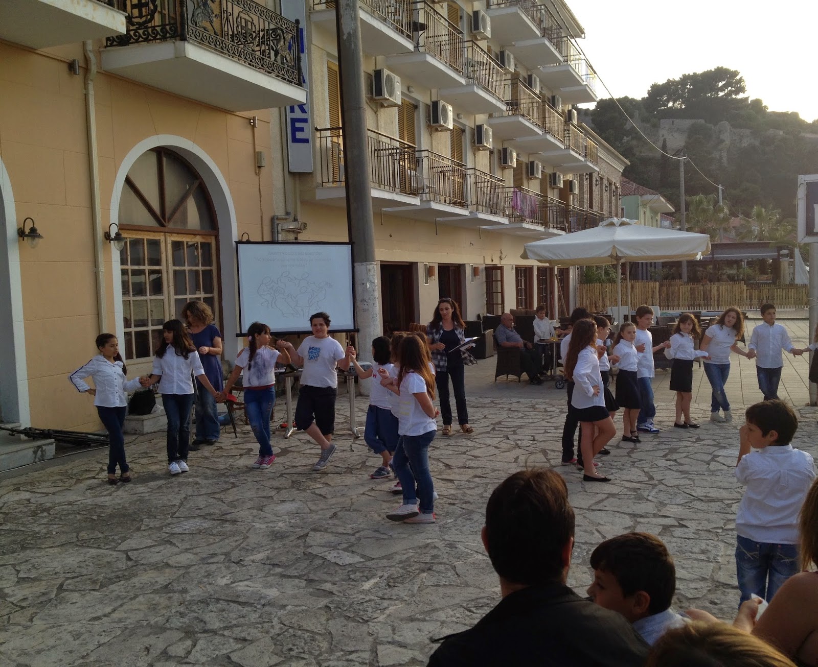 Κατούνα Νέα Ειδήσεις: ΜΙΑ ΟΜΟΡΦΗ ΕΚΔΗΛΩΣΗ ΑΠΟ ΤΟΥΣ ΜΑΘΗΤΕΣ ΤΟΥ 1ου ...