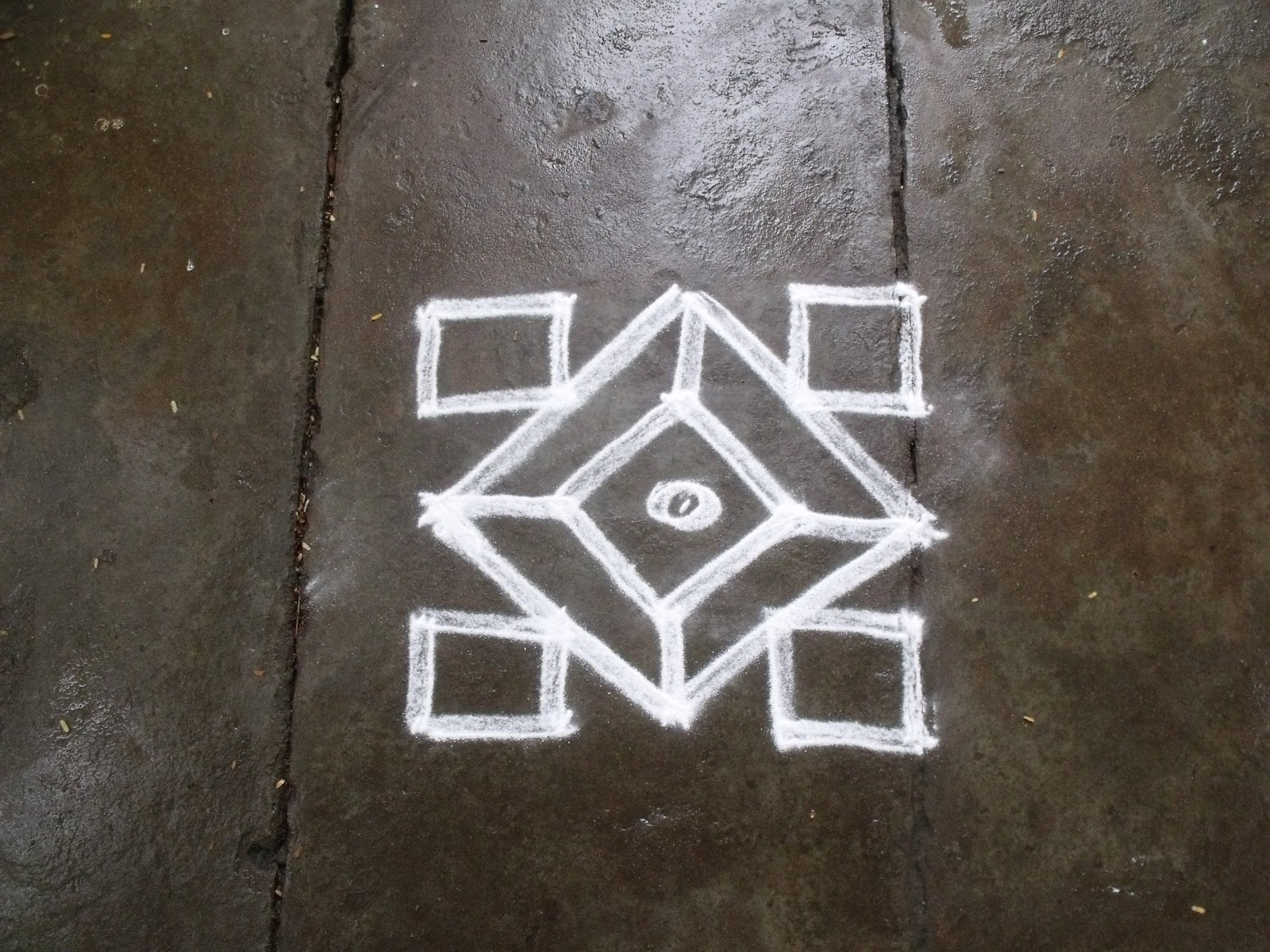 Rangoli designs/Kolam: 5-5 pulli kolam