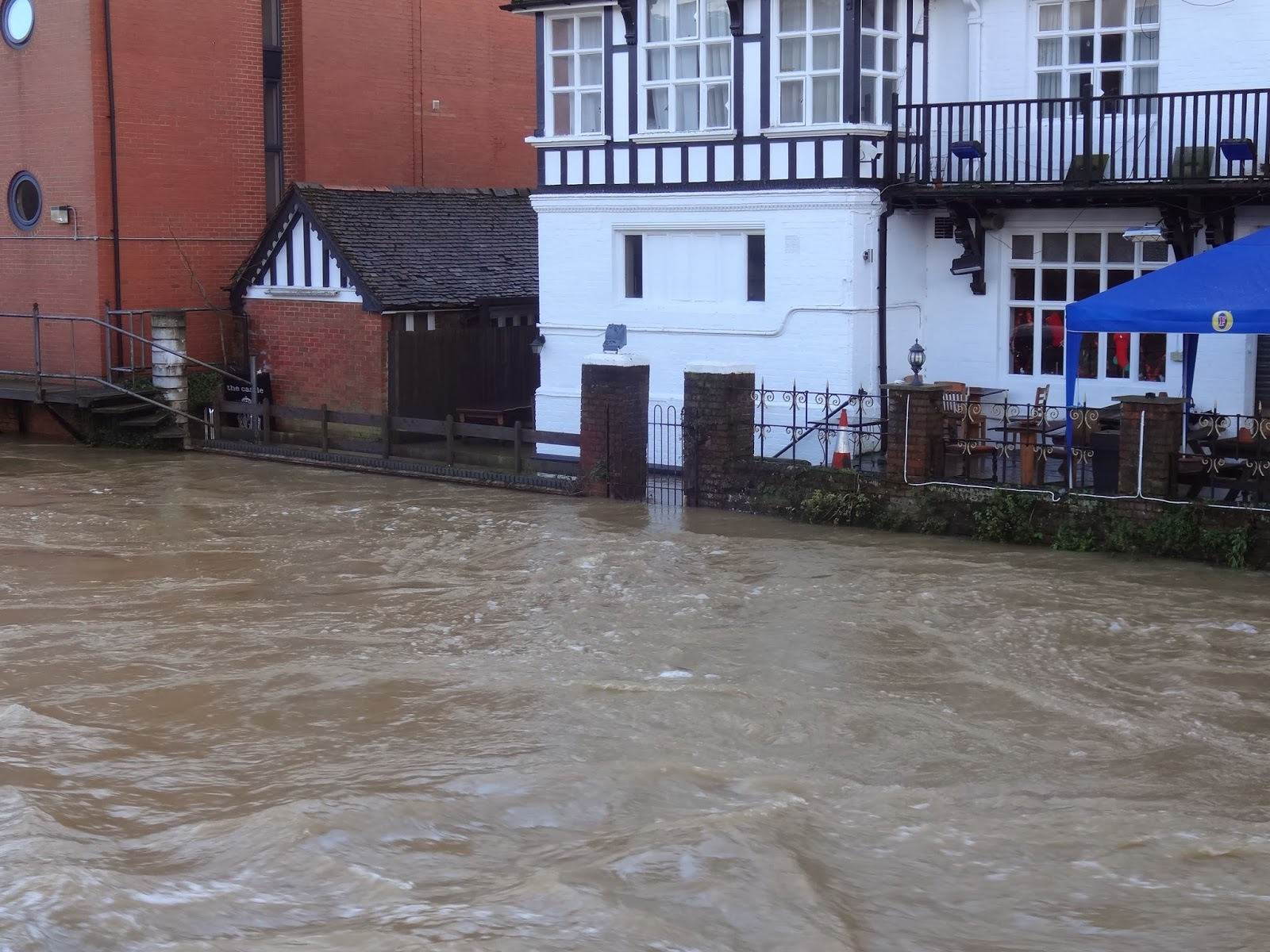 Tonbridge Daily: Tonbridge Floods Christmas Day Morning