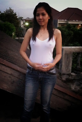 Foto Eksibisionis : Pamer Toked Di Balkon Rumah - Cerita Cewek Biru ...