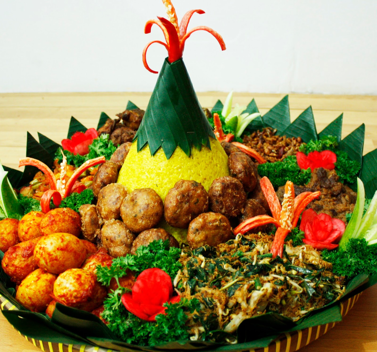 Tumpeng, Makna Filosofis yang Terkikis Estetik | HORIZON BUDAYA