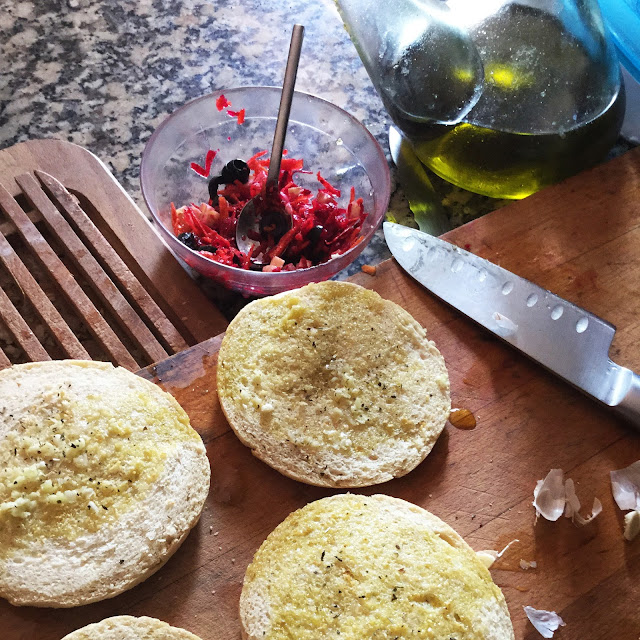 gourmet4you2: Naco de Vitela fatiada em Pão de Caco & Companhia