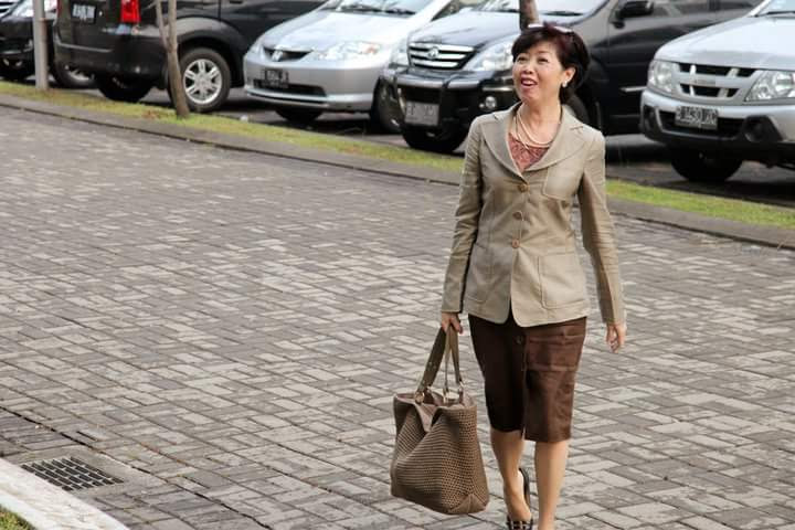 Tante Lingga Part 2 - Desah Dewasa