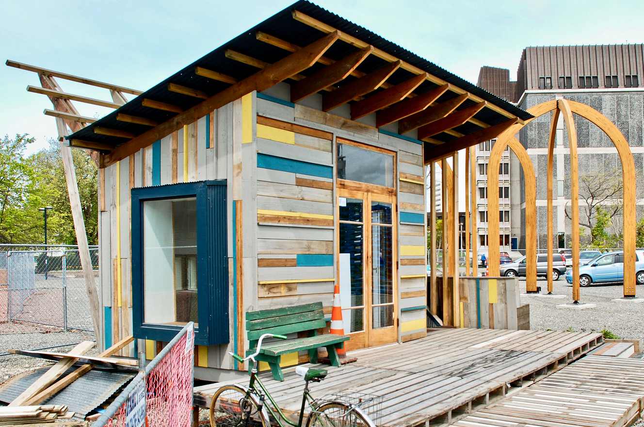 Shedworking: Urban off-grid garden office