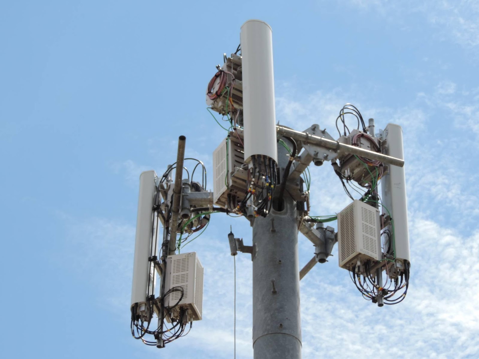 Layanan Tracking GSM, GPS dan Analisa Support 5G: Sektor Antena BTS