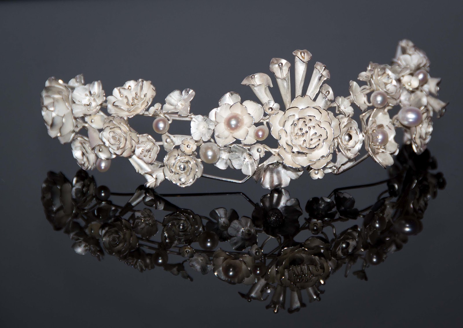 1000+ images about Tiaras-Pearl on Pinterest | Natural pearls, Pearl ...