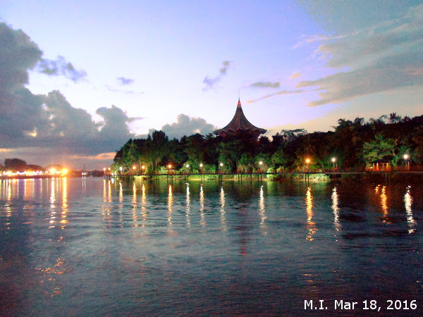 Malaysia Images: Sungai Sarawak Night View at Kuching Waterfront Jalan ...