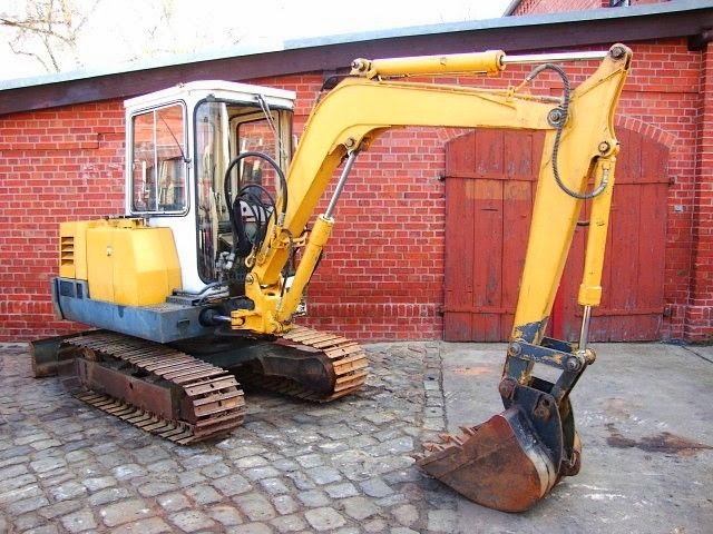 Maarakennus koneita.: Pel-Job mini kaivuri Osa-1