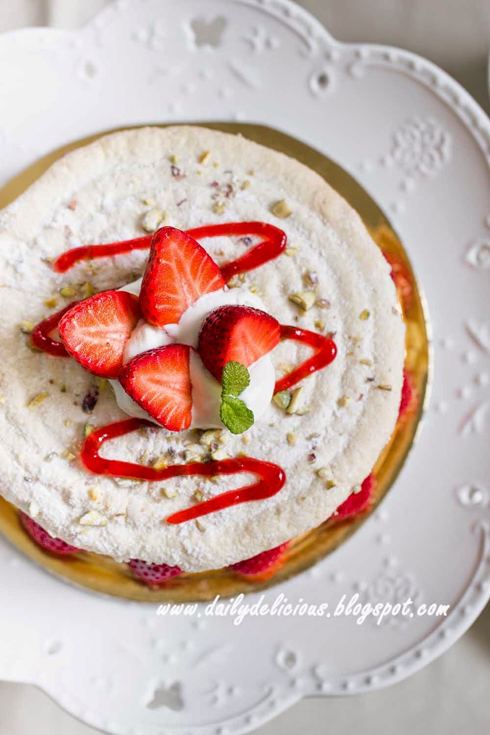 dailydelicious: Dacquoise Fraisier