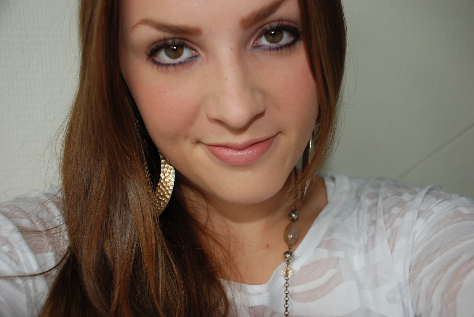Just An Average Girl: Today's Make-Up Look: Dark Cloud
