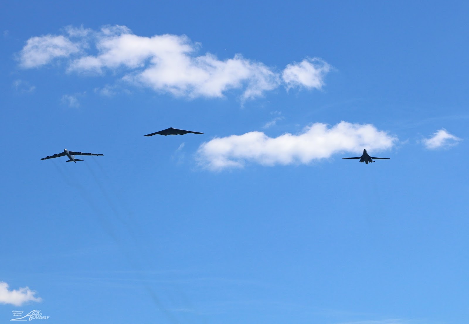 The Aero Experience: EAA AirVenture Oshkosh 2017: Airshows - Bomber ...