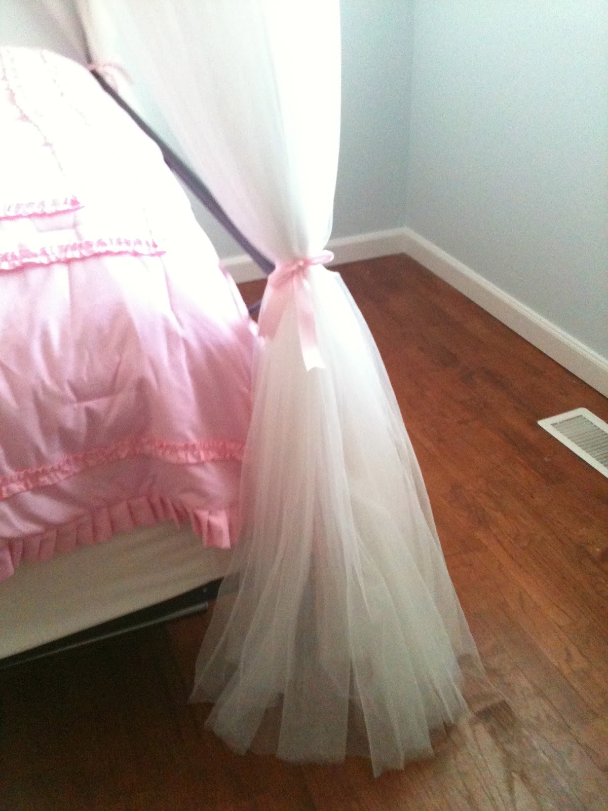 THe KeaTiNG eFFeCT: a bed fit for a queen {...or princess...or ballerina}