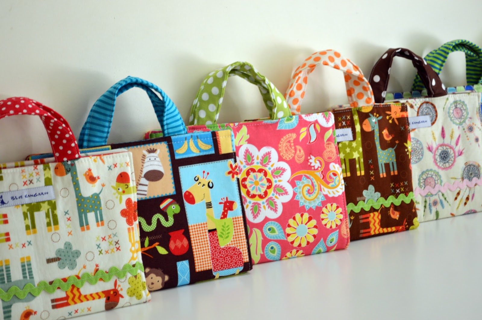 Blue Kangaroo Handmade: Coloring case for kids