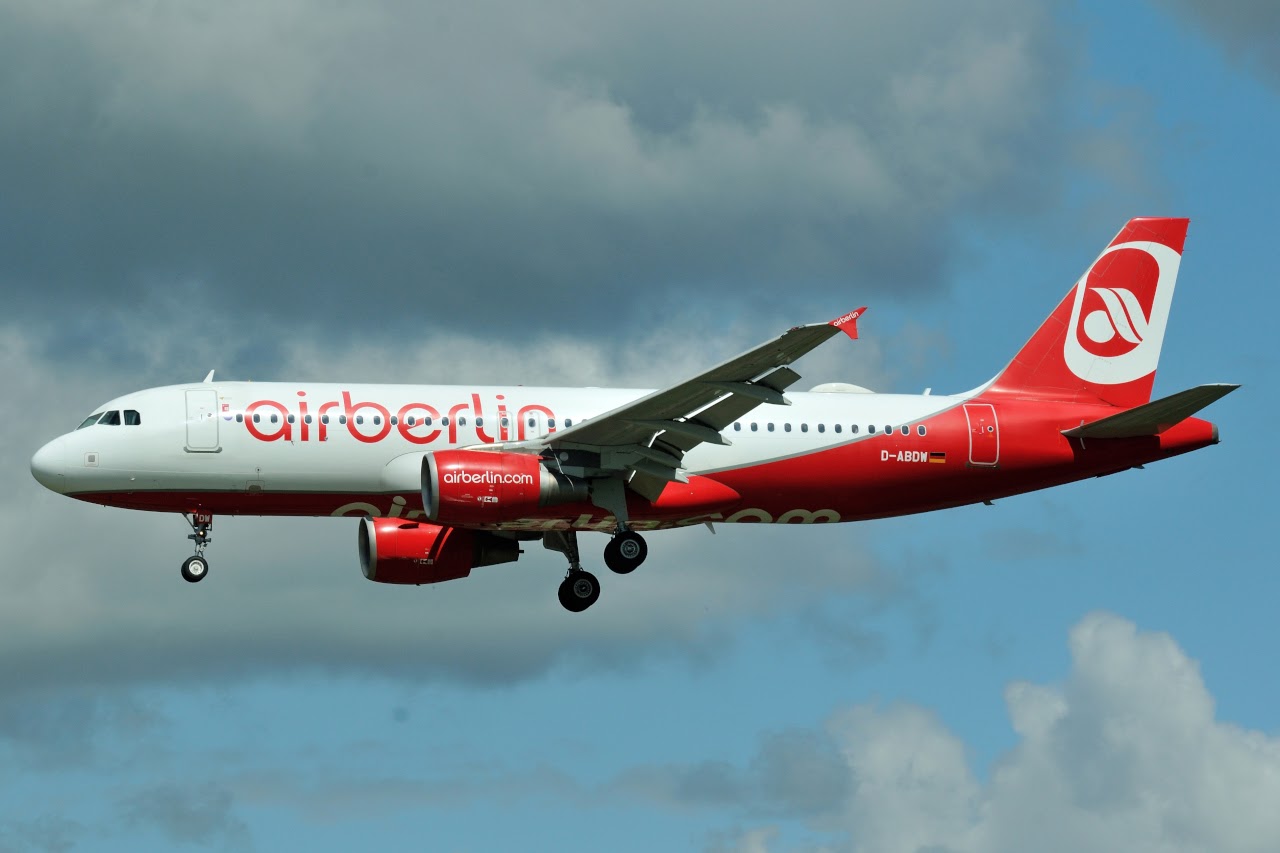 Airbus Hamburg Finkenwerder News: A320-214, EasyJet, G-EJCD (MSN 3945)