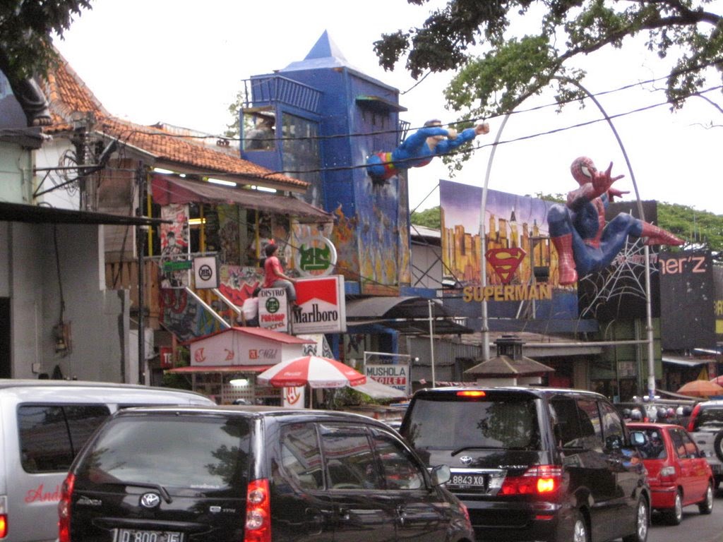 Pusat Wisata Belanja Cihampelas - FO Factory Outlet di Bandung