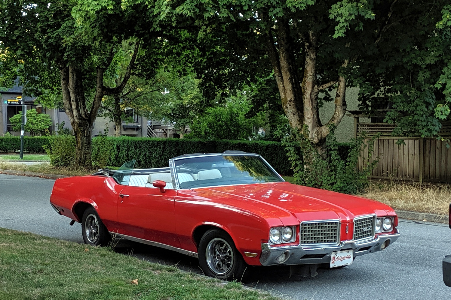Old Parked Cars Vancouver: 1972 Oldsmobile Cutlass Supreme Convertible