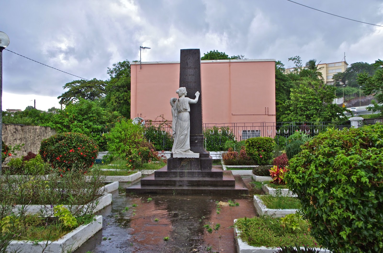 PHOTOS D'IL: Première expo " Les monuments aux morts de la Martinique"