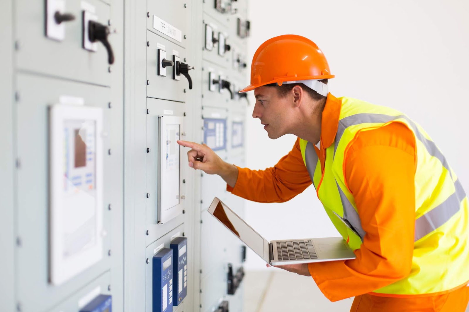 Why is it Important to Select the Best Electrician?