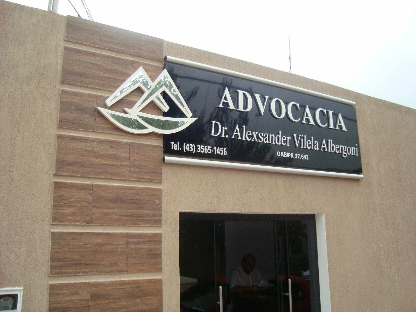 ART X IMPRESSÃO DIGITAL: PLACA EM ACM COM LETRA CROMADA