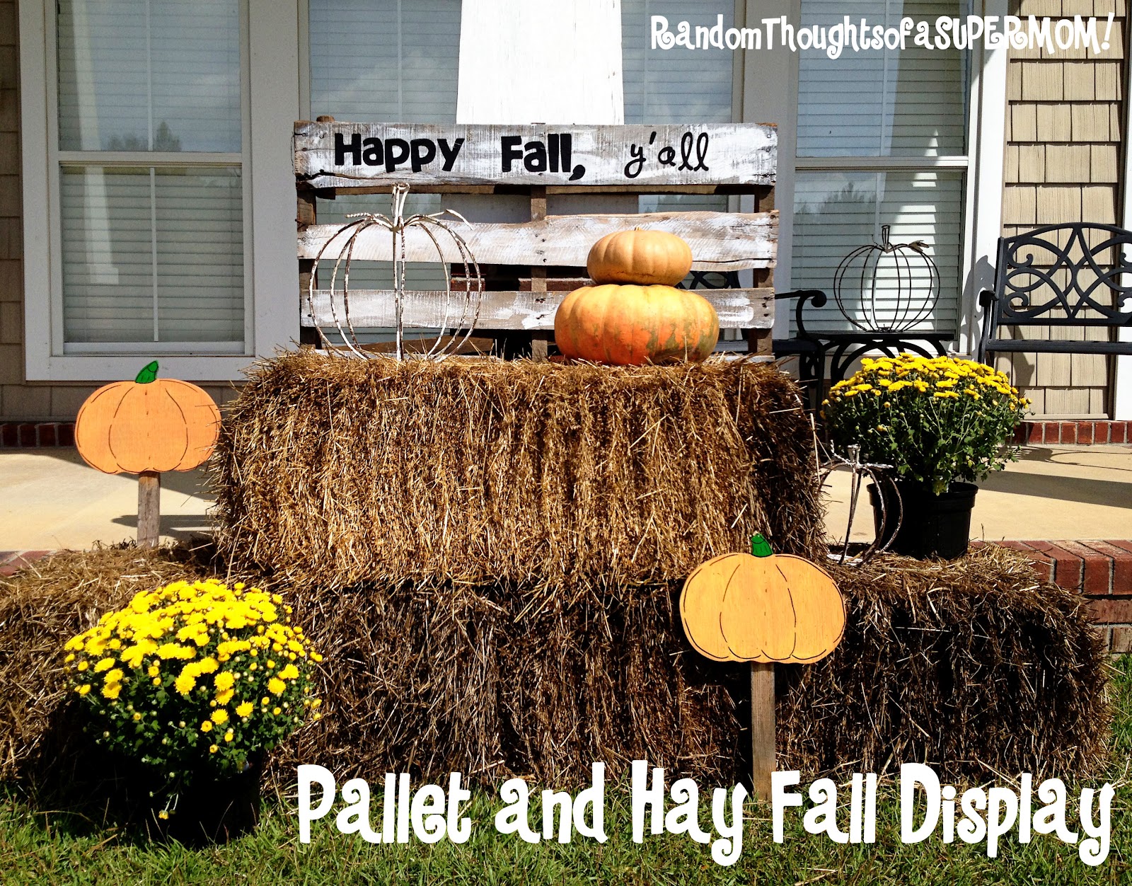 *Random Thoughts of a SUPERMOM!*: Pallet and Hay Fall Display