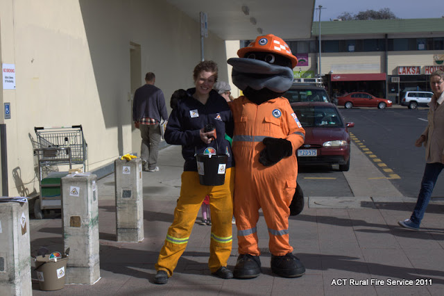 ACT Rural Fire Service Events: Rivers RFS & SES rattle the Buckets at ...