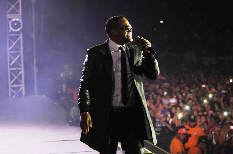 NotiTime: Alex Matos: Continúa poniéndole salsa a las Navidades USA.