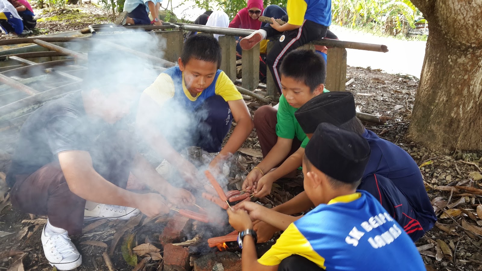 Blog Sekolah Kebangsaan Belipat Lawas, Sarawak: Masakan Rimba Pengakap 2013